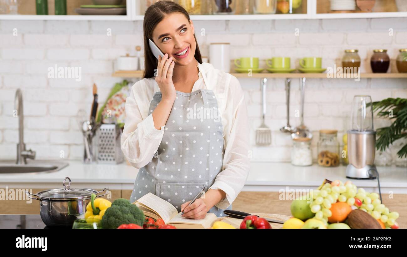 Mom on phone at dinner table hi-res stock photography and images - Alamy