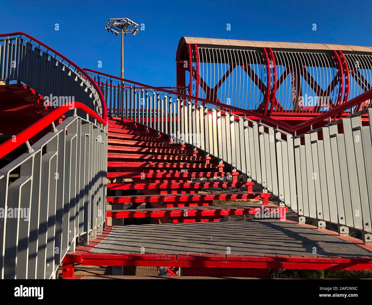 Red steel architecture hi-res stock photography and images - Alamy