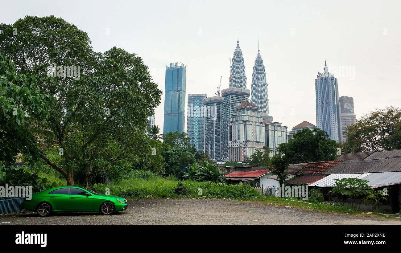 Kuala lumpur cityscape with famous Petronas twin towers Stock Photo - Alamy