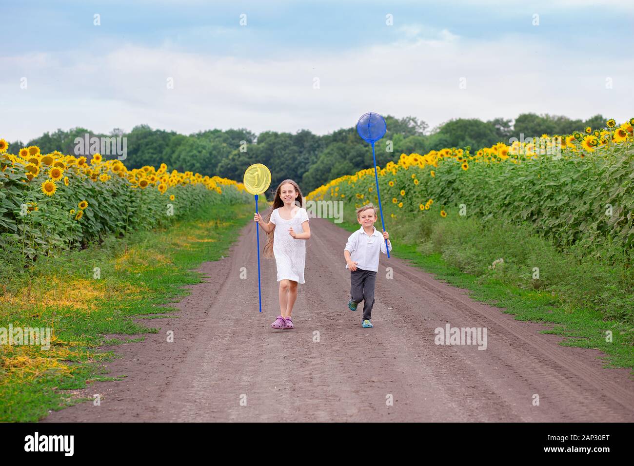 Preteen boys run hi-res stock photography and images - Alamy