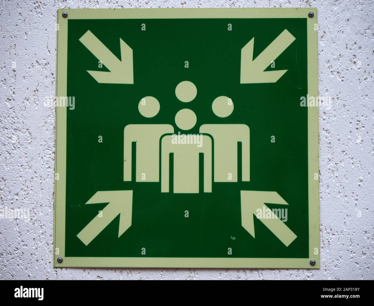 Sign on wall group of people and arrows Stock Photo - Alamy