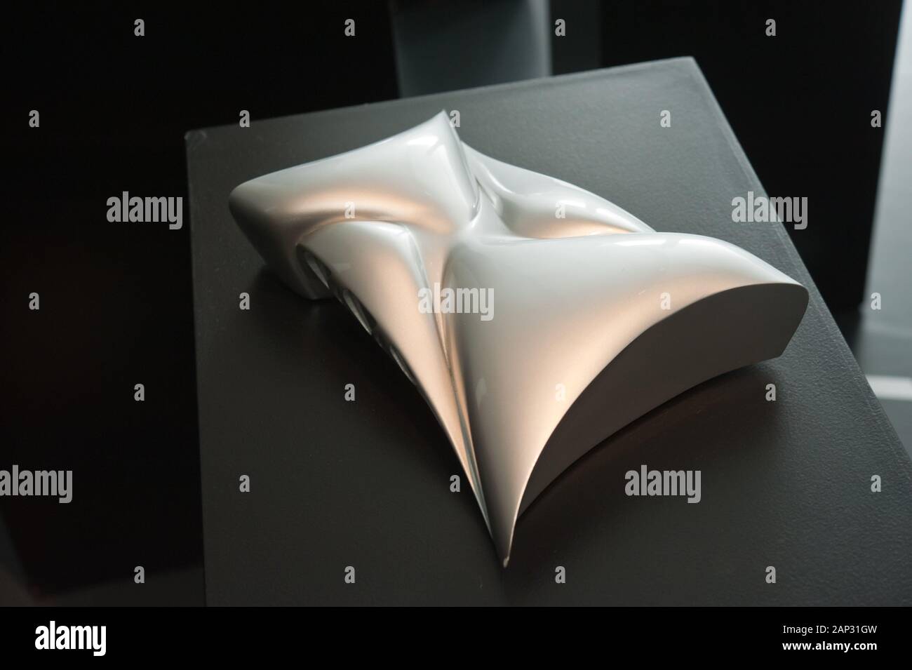 Ausstellung von Zaha Hadid in Paris - Zaha Hadid Exhibition in Paris ...