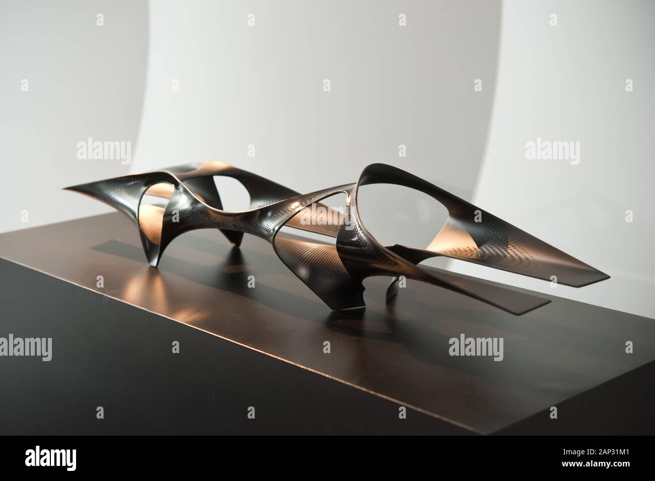 Ausstellung von Zaha Hadid in Paris - Zaha Hadid Exhibition in Paris ...