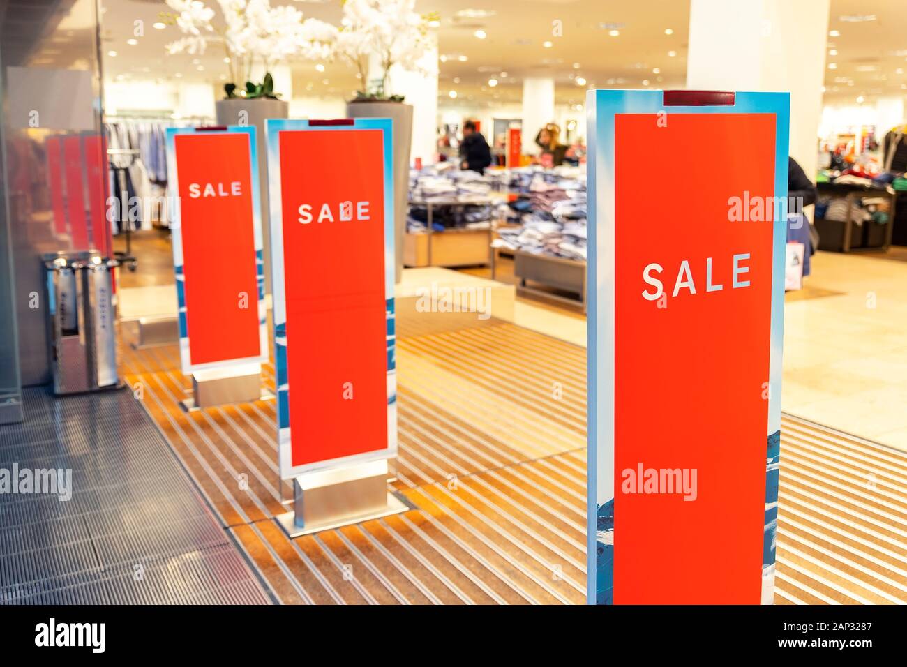 Supermarket security gate hi-res stock photography and images - Alamy