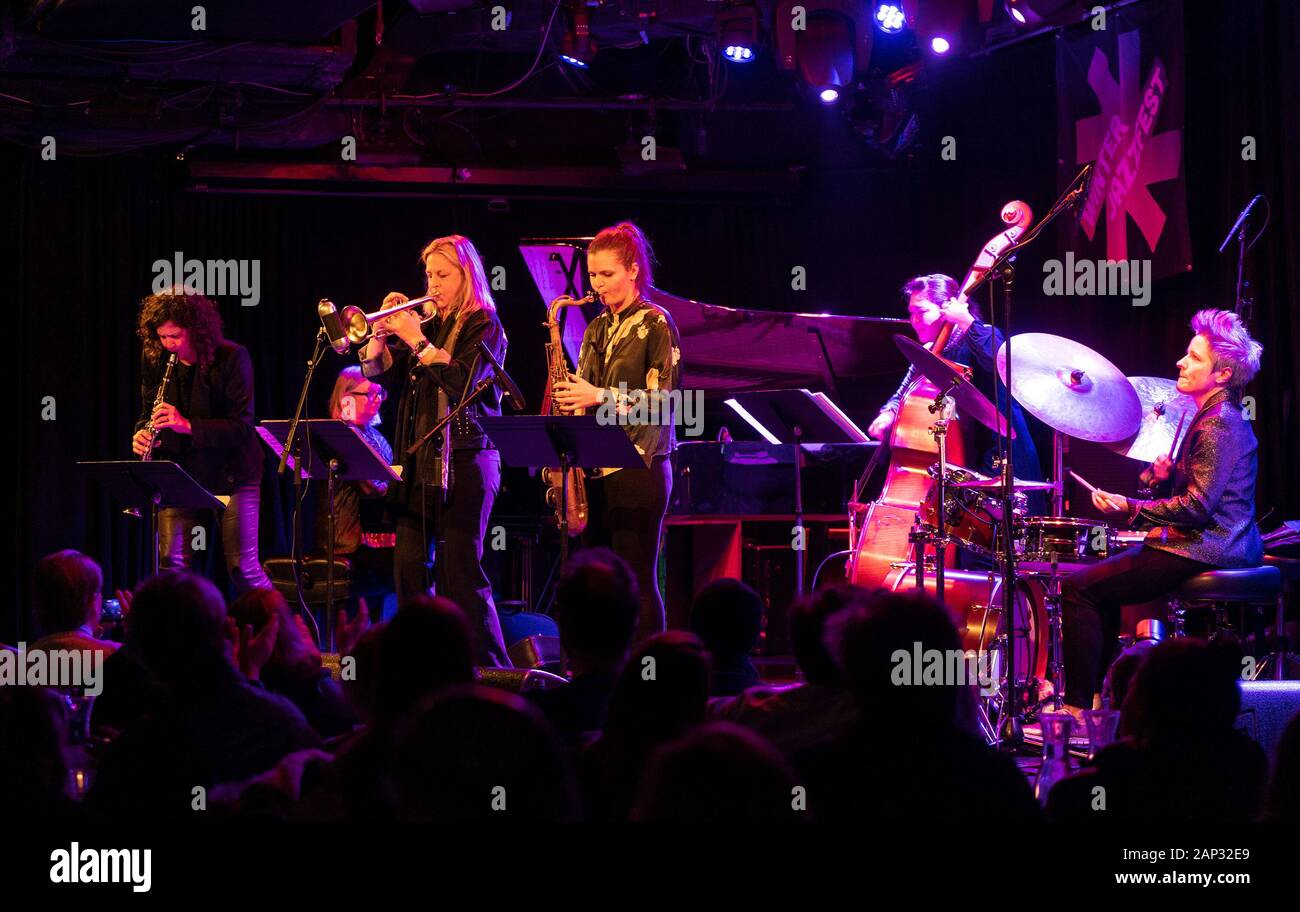 Poisson rouge new york hi-res stock photography and images - Alamy