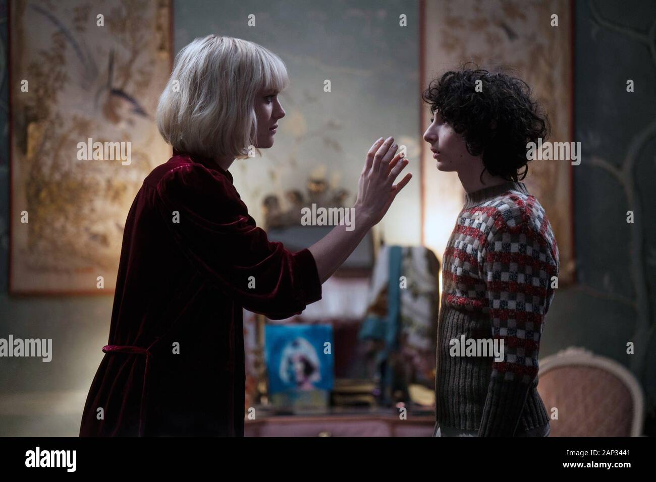 THE TURNING, from left: Mackenzie Davis, Finn Wolfhard, 2020. ph ...