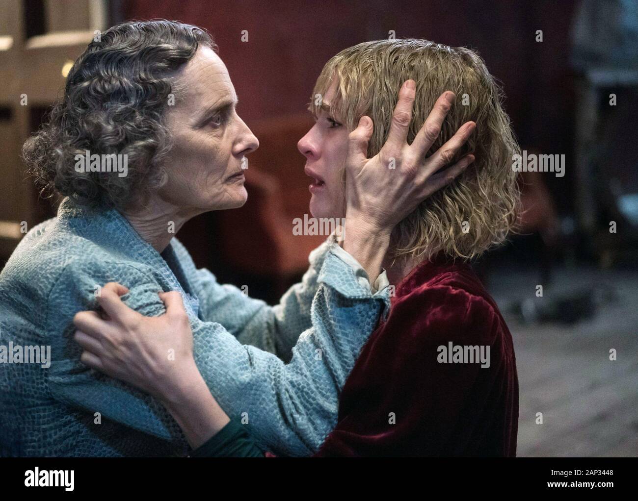 THE TURNING, from left: Barbara Marten, Mackenzie Davis, 2020. ph ...