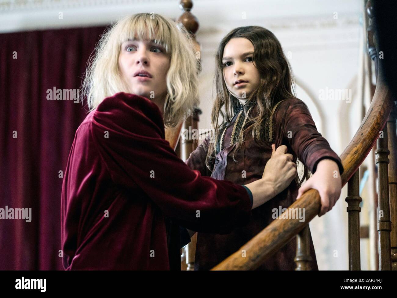 THE TURNING, from left: Mackenzie Davis, Brooklynn Prince, 2020. ph ...