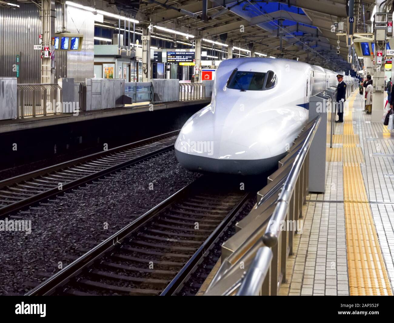 Tokyo kyoto train hi-res stock photography and images - Alamy