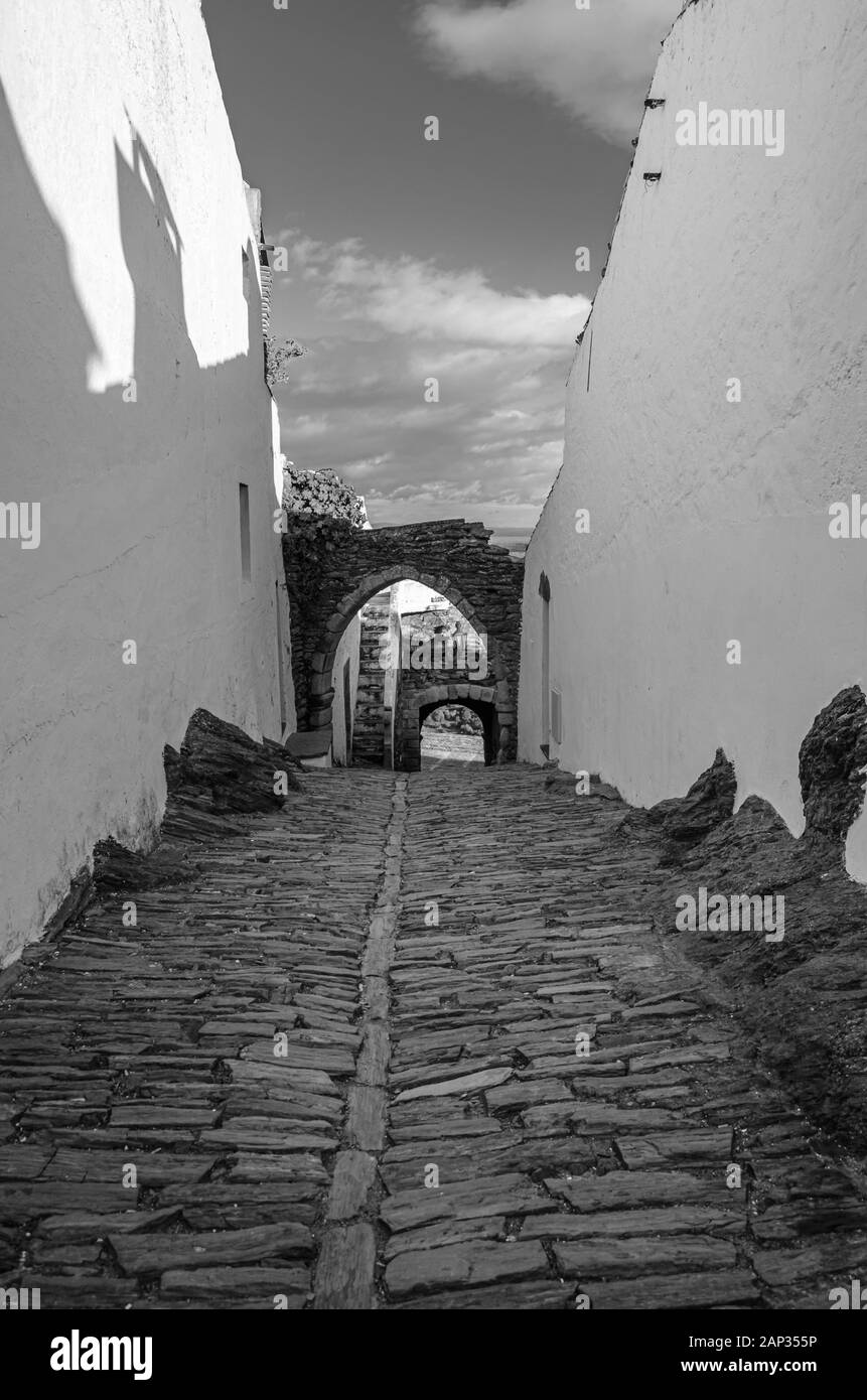 Scenic medieval street old Black and White Stock Photos & Images - Alamy