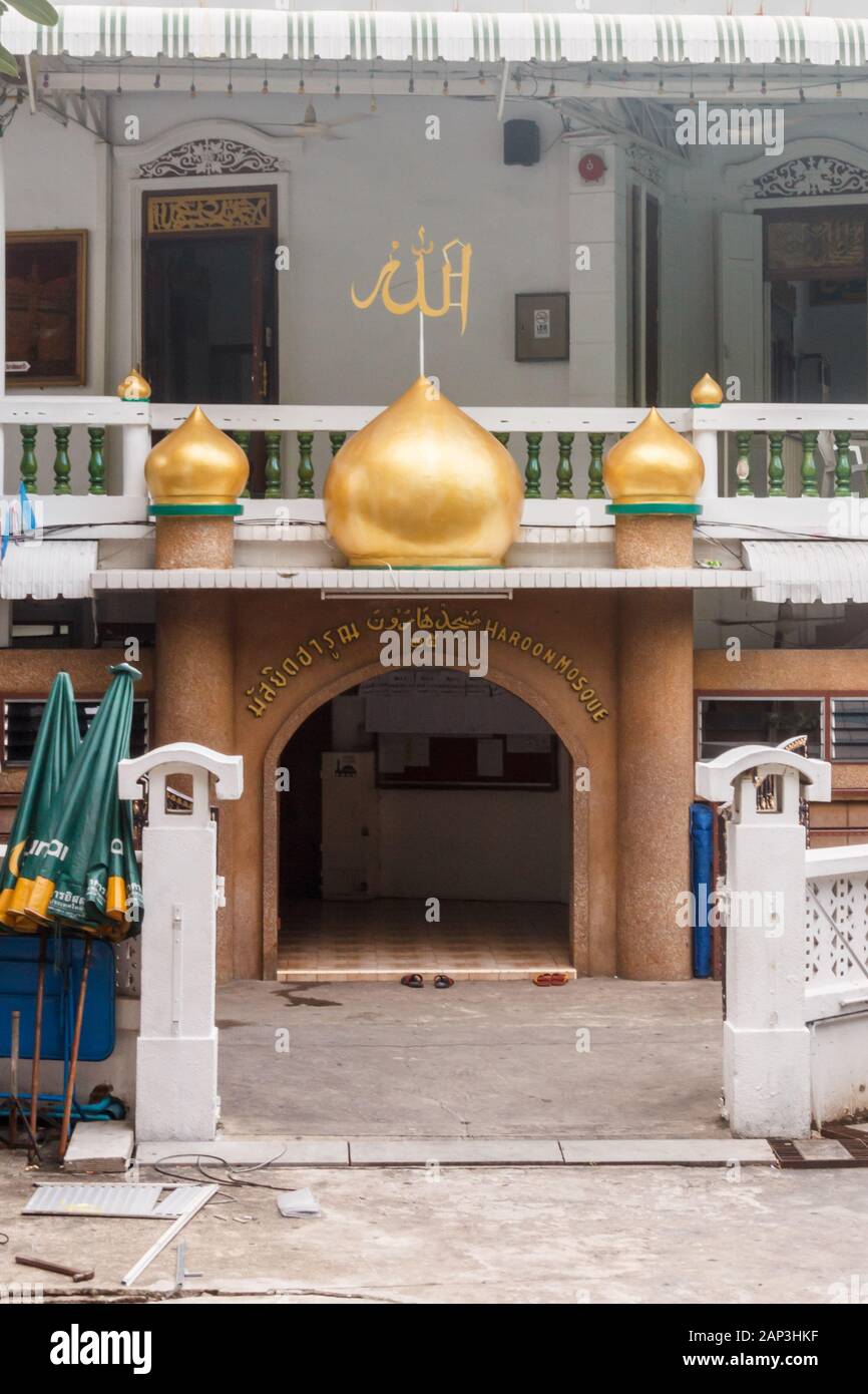Entrance to the Haroon Mosque, Bangkok, Thailand Stock Photo - Alamy