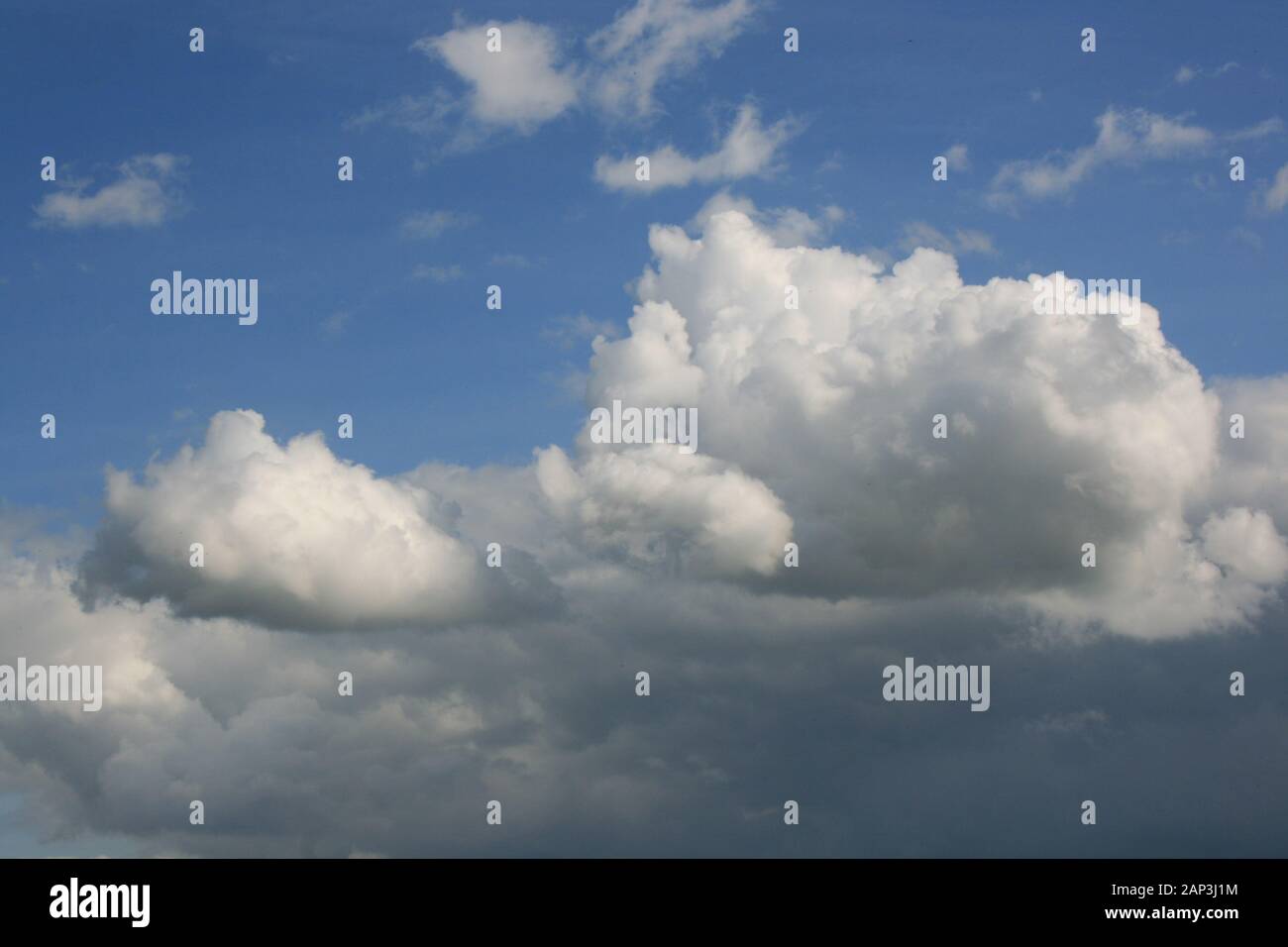Sky gathering hi-res stock photography and images - Alamy