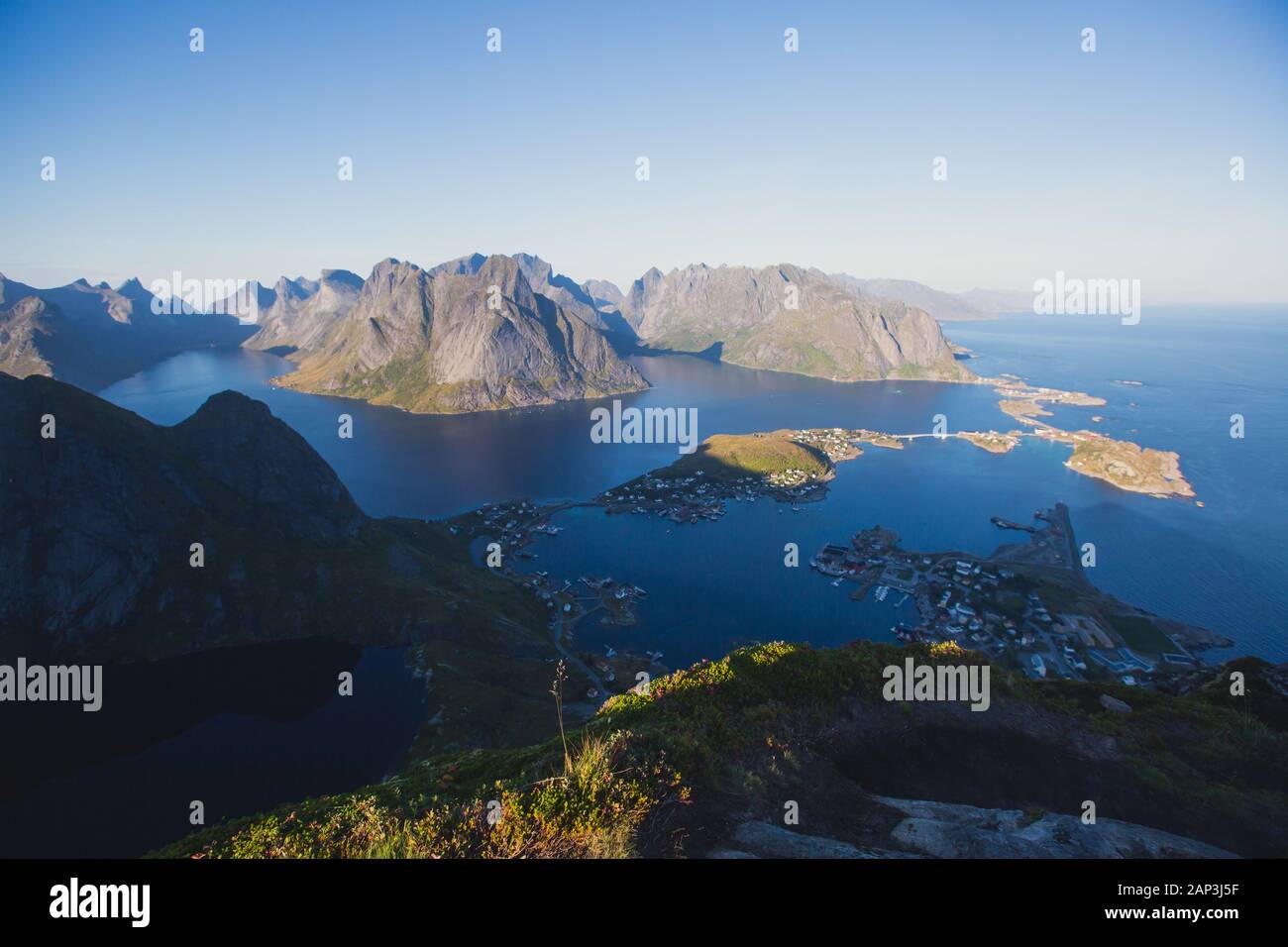 Beautiful norwegian landscape with famous top peak Reinbringen, Lofoten ...