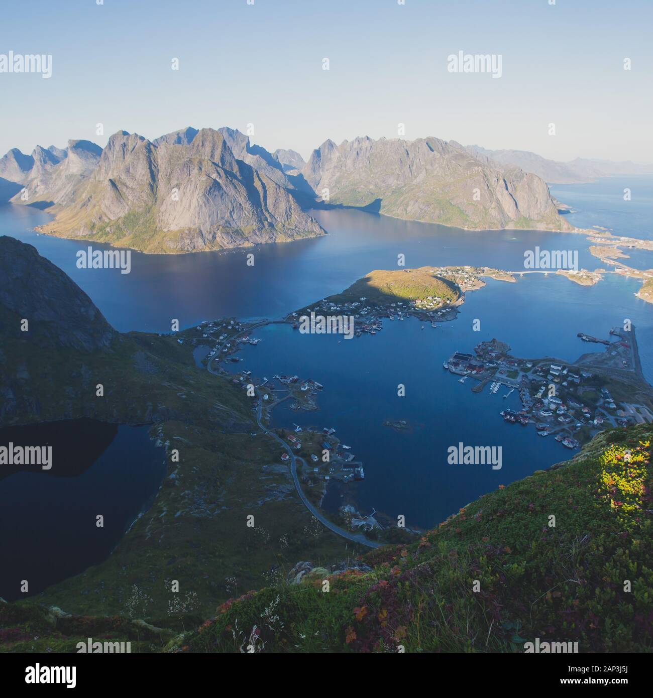 Beautiful norwegian landscape with famous top peak Reinbringen, Lofoten ...