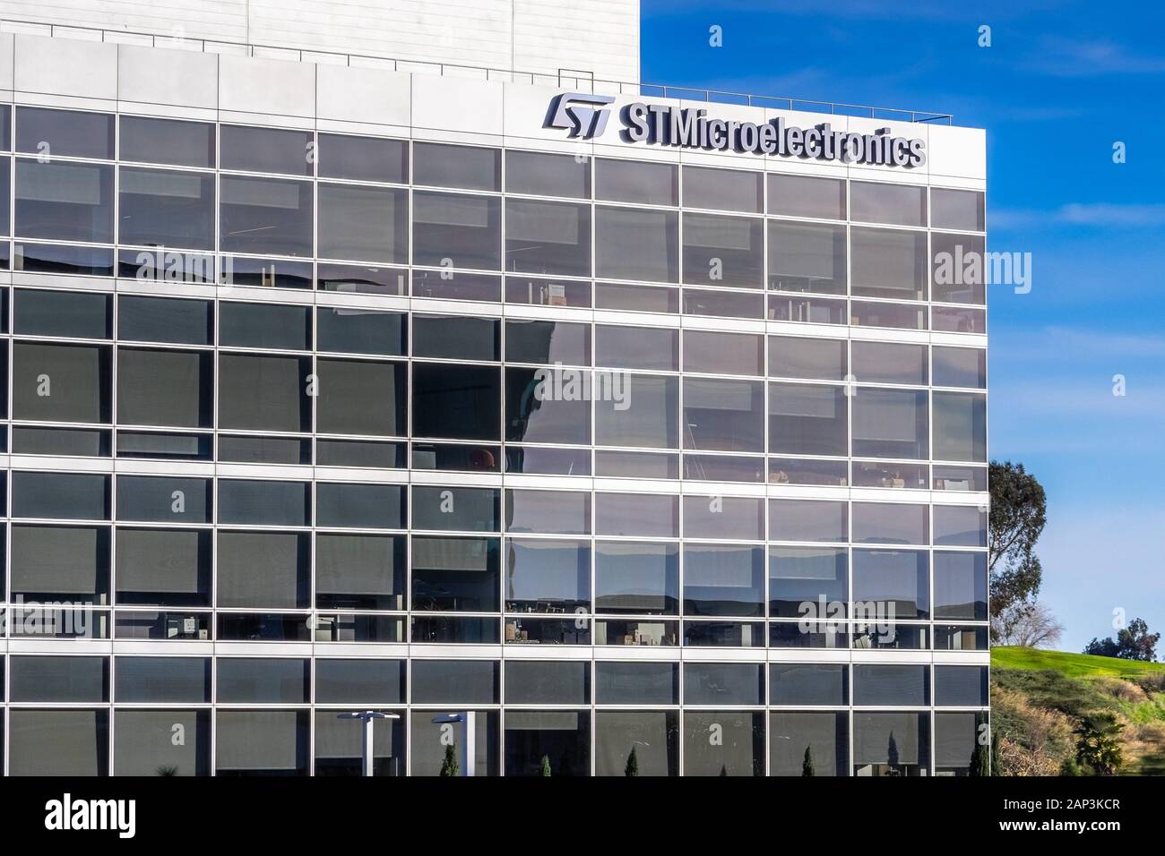 Stmicroelectronics microcontrollers hi-res stock photography and images ...