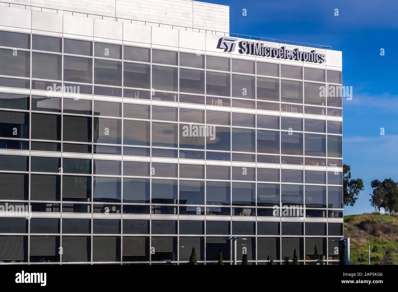 Stmicroelectronics microcontrollers hi-res stock photography and images ...