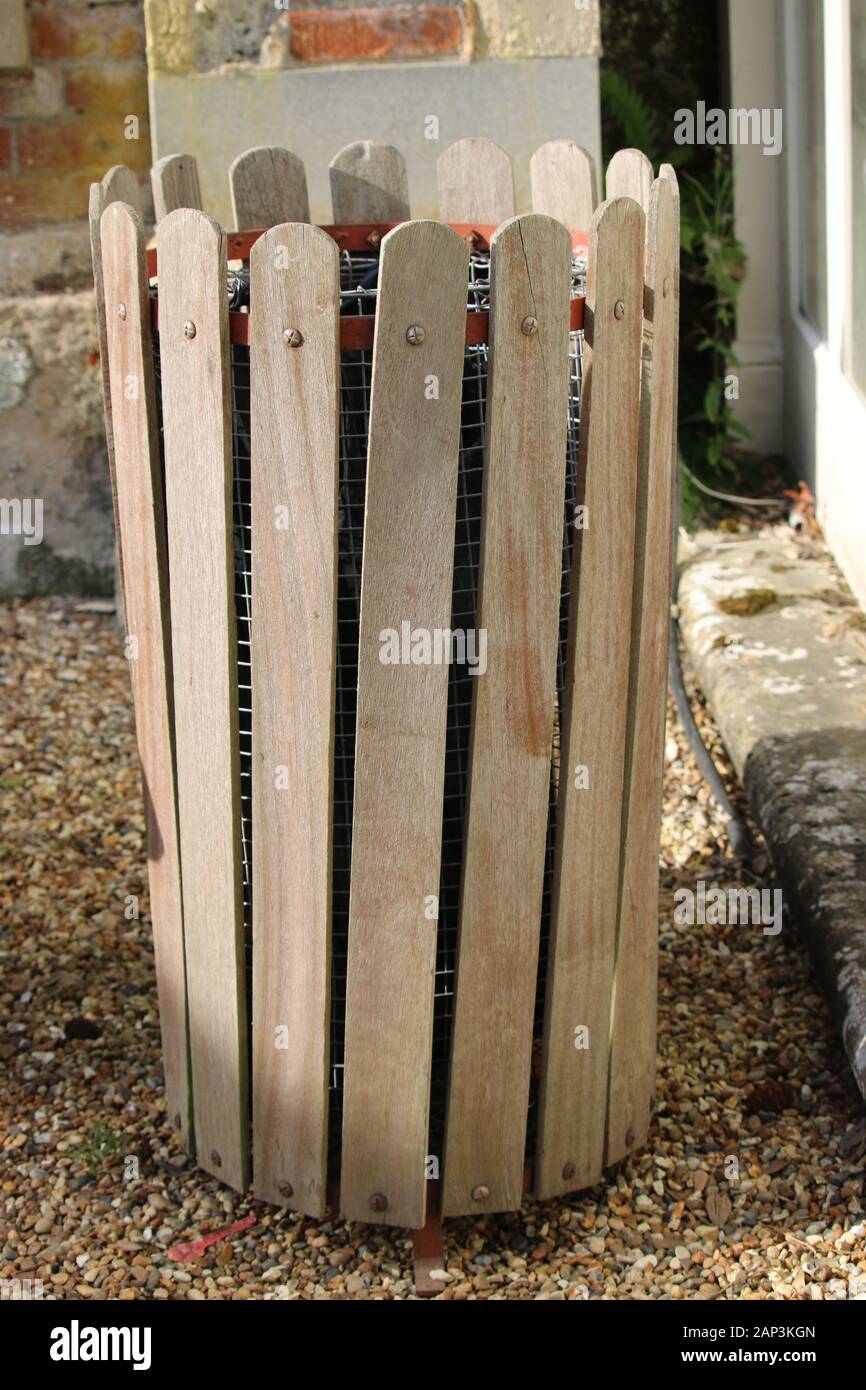 Mesh cladding hi-res stock photography and images - Alamy