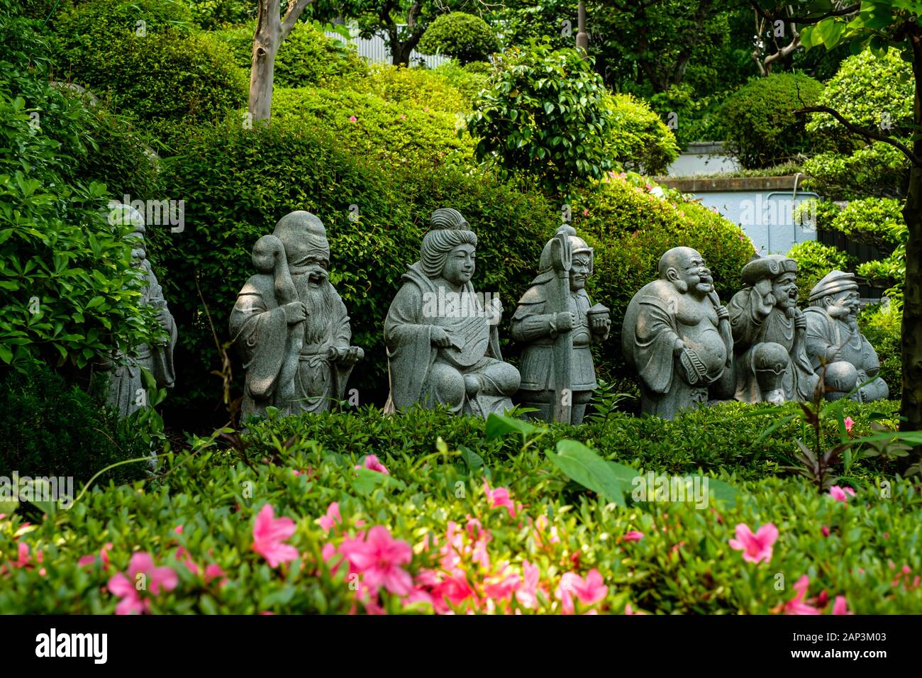 Japanese gods statues in hi-res stock photography and images - Alamy