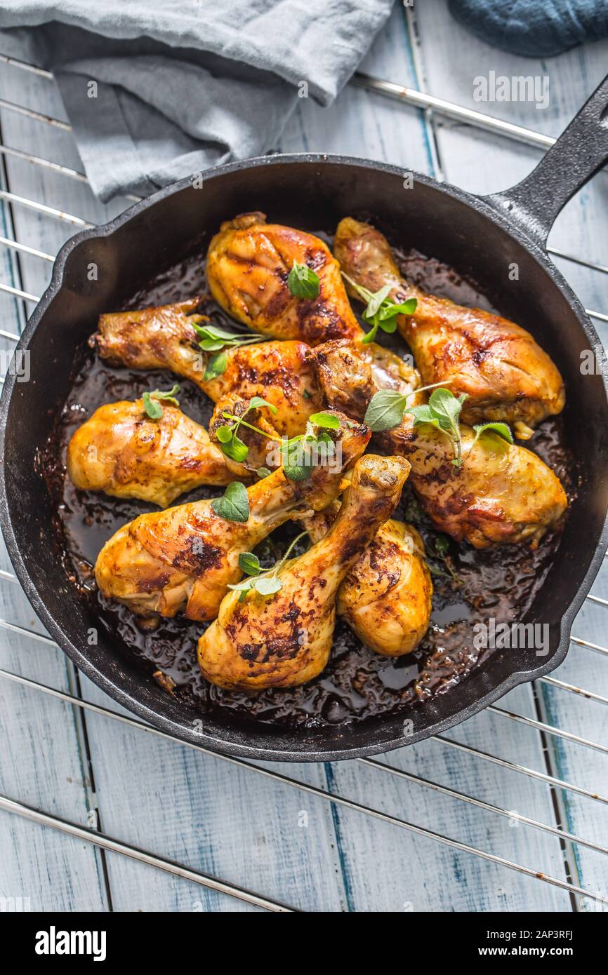 Pan roasted chicken legs hi-res stock photography and images - Alamy