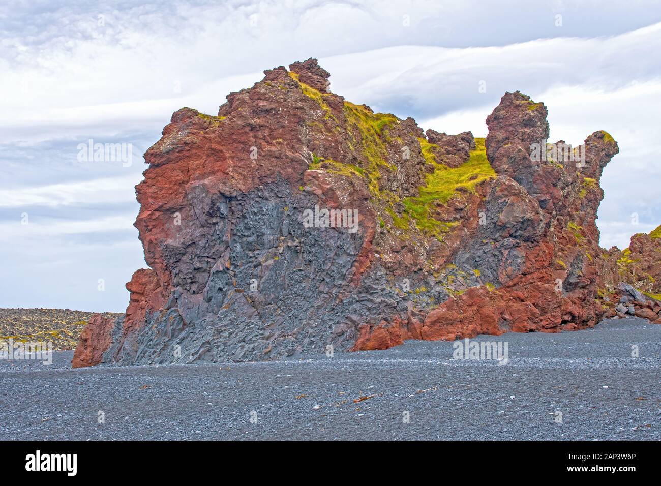 Lava rock formation on the beach hi-res stock photography and images ...