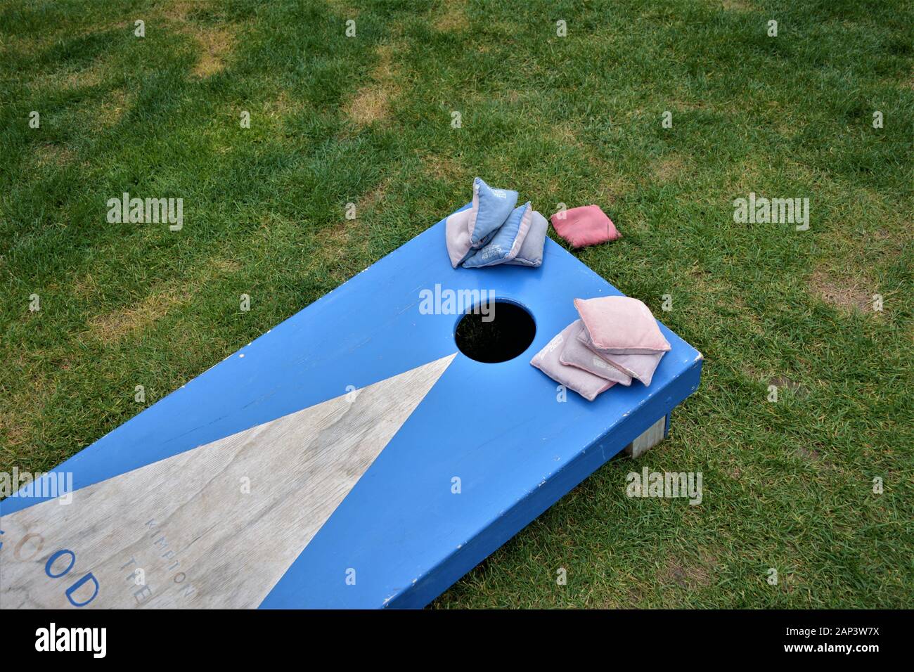 Outdoor bean bag game hi-res stock photography and images - Alamy