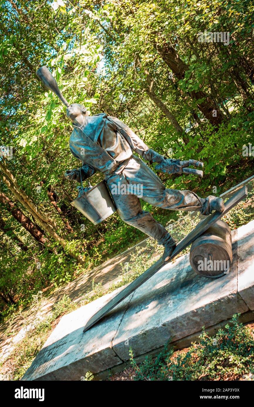 Statue of a man balancing many objects in the Frederik Meijer Gardens ...