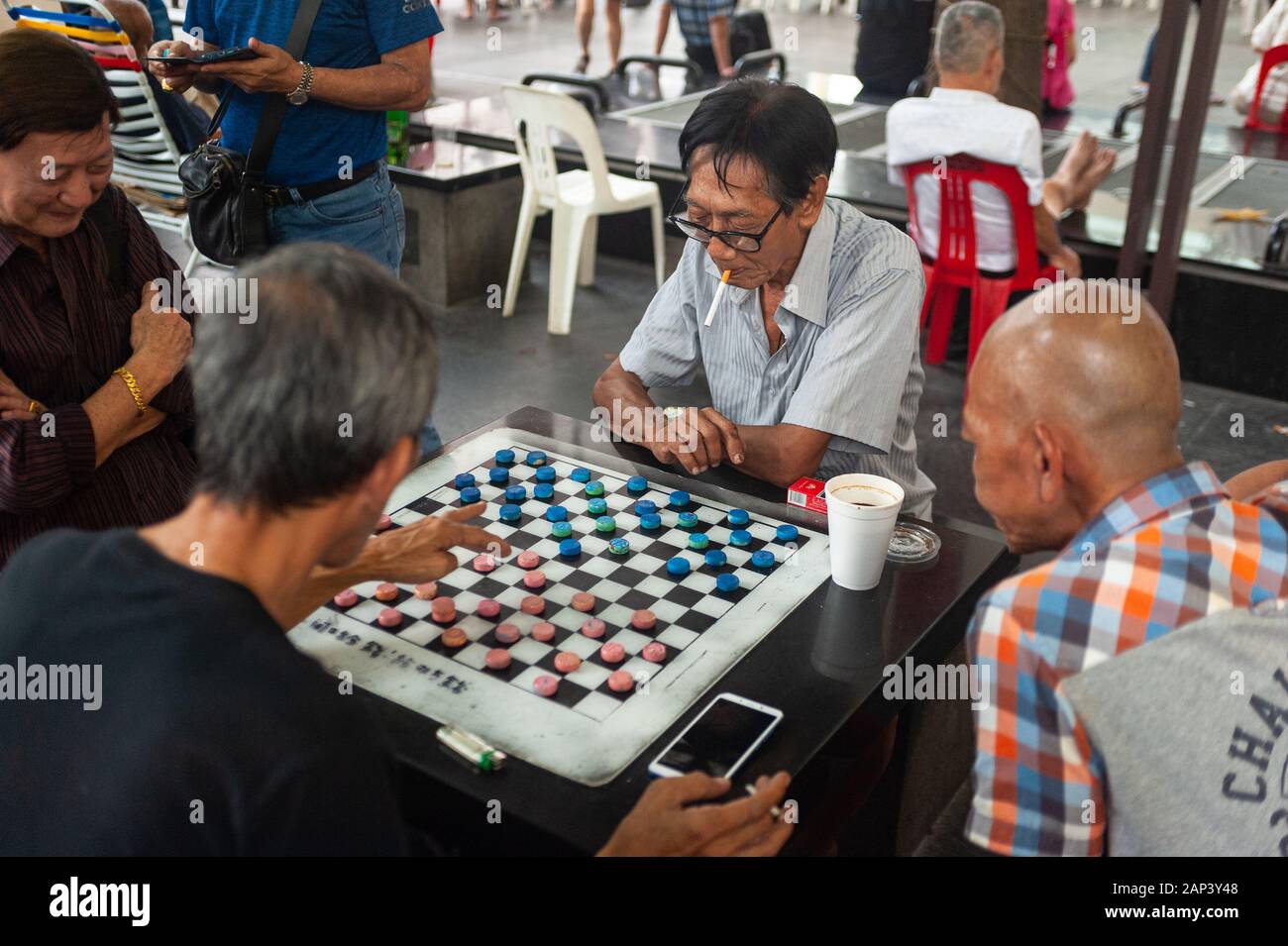 10.01.2020, Singapore, Republic of Singapore, Asia - Men play Chinese ...
