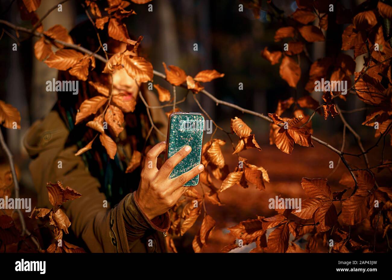 Person talk phone forest hi-res stock photography and images - Alamy