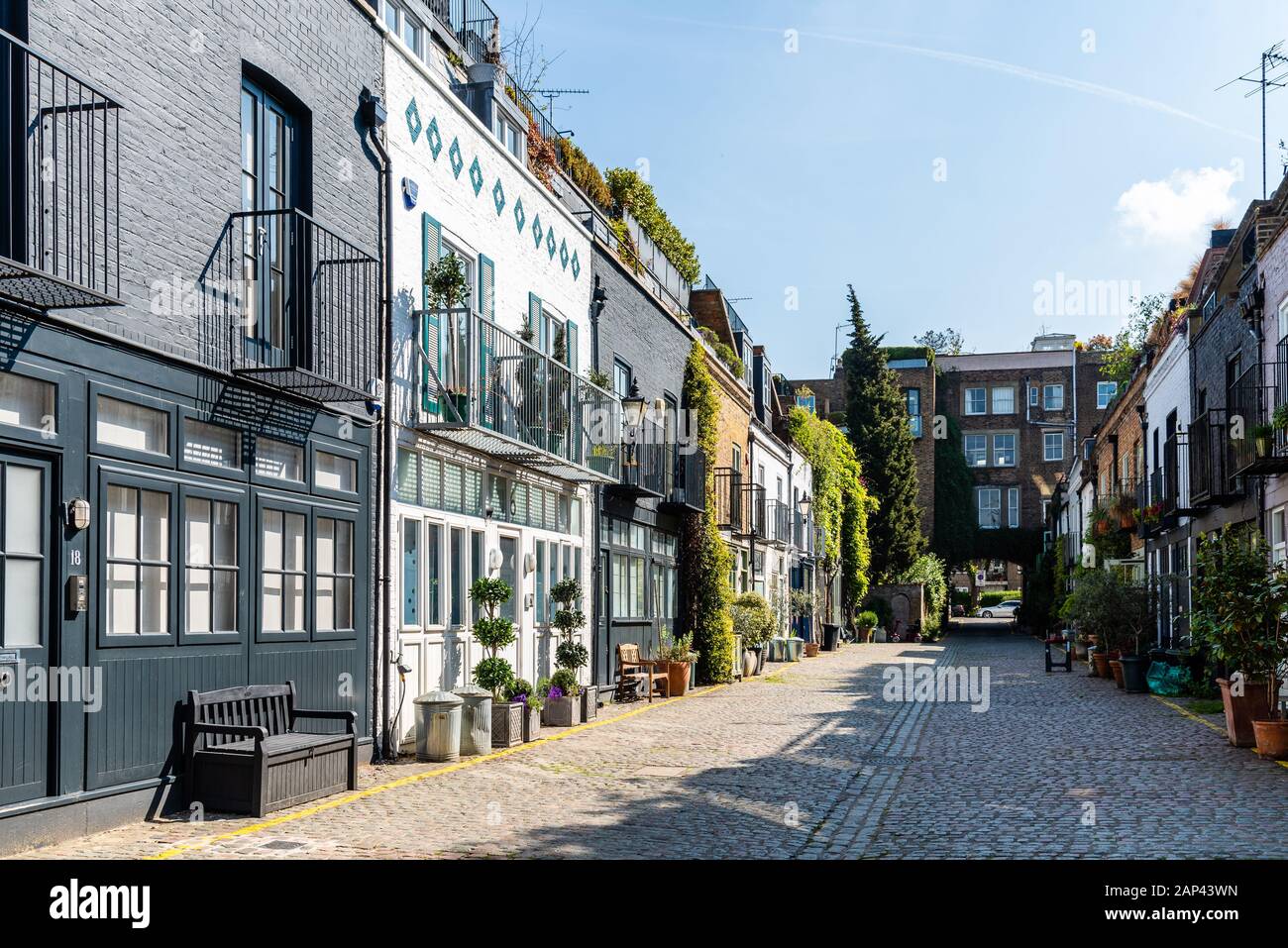 View of the picturesque St Lukes Mews alley near Portobello Road in ...