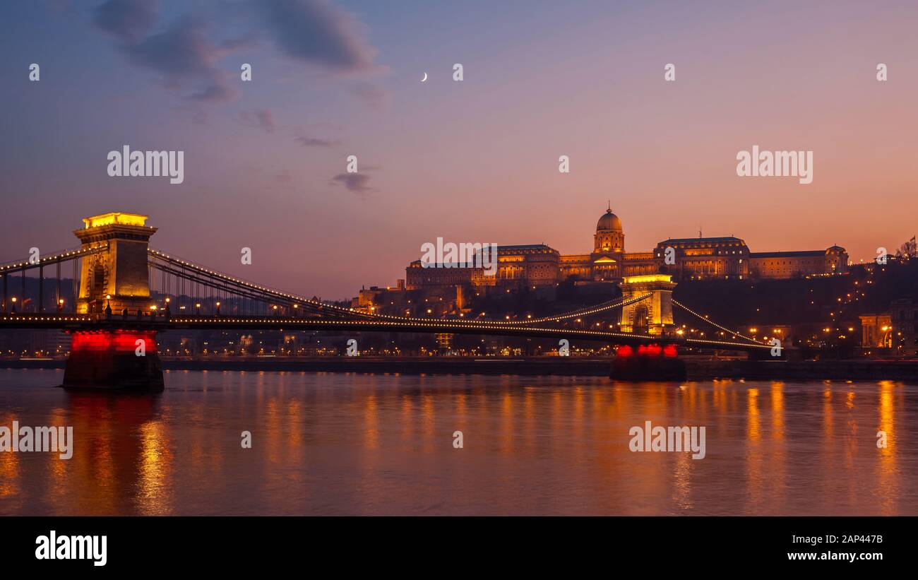 Szechenyi Chain Bridge on the Danube river at night. Budapest, Hungary ...