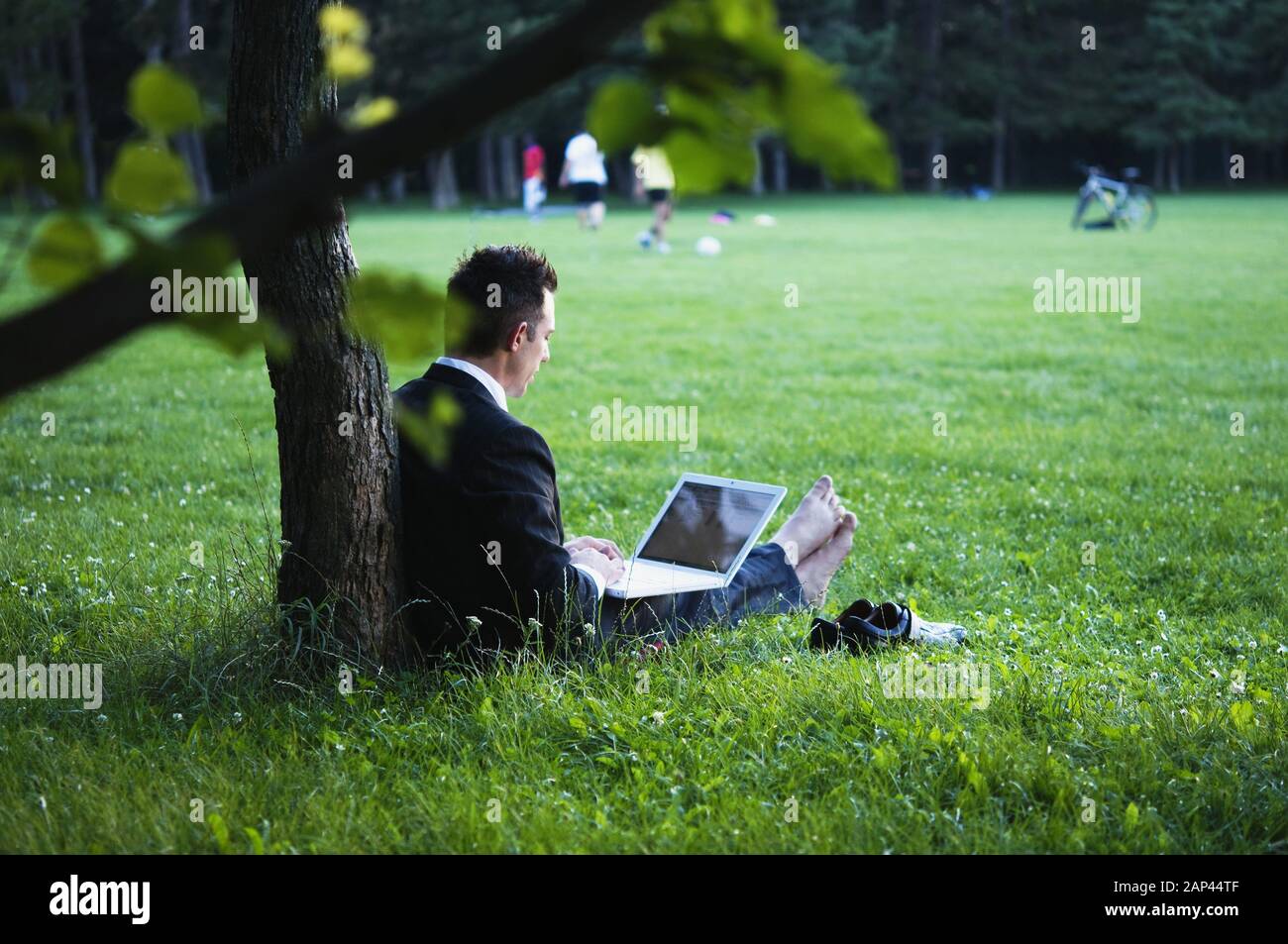 Manager im Park - Manager Working Outdoor Stock Photo - Alamy