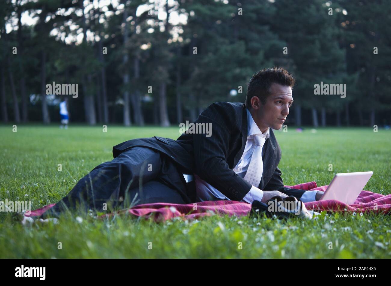 Manager im Park - Manager Working Outdoor Stock Photo - Alamy