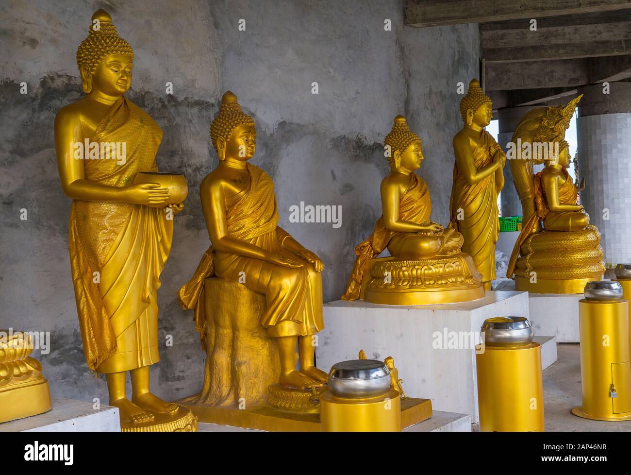 Statues in interior wat hi-res stock photography and images - Alamy