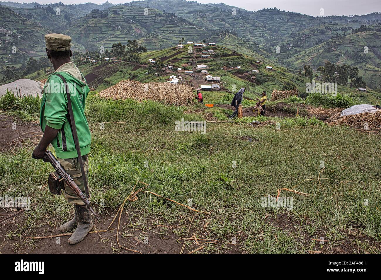 Soldiers, weapons, Kalashnikov, machete, Republic Democratic of Congo ...