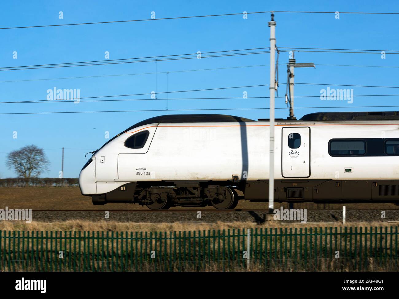 Class 390 pendolino hi-res stock photography and images - Alamy