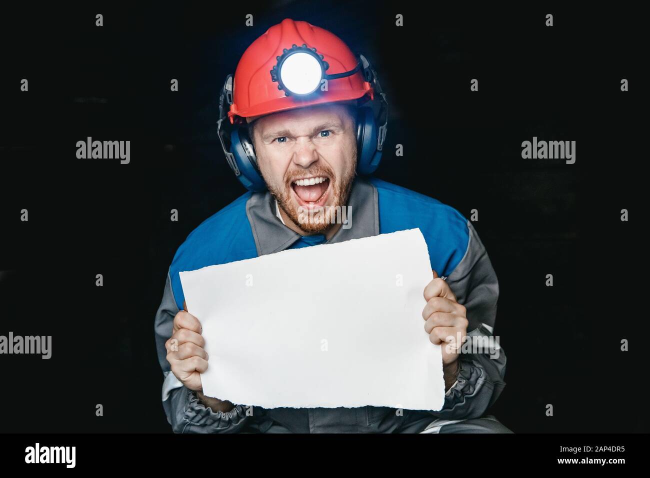 Angry man screams hi-res stock photography and images - Alamy