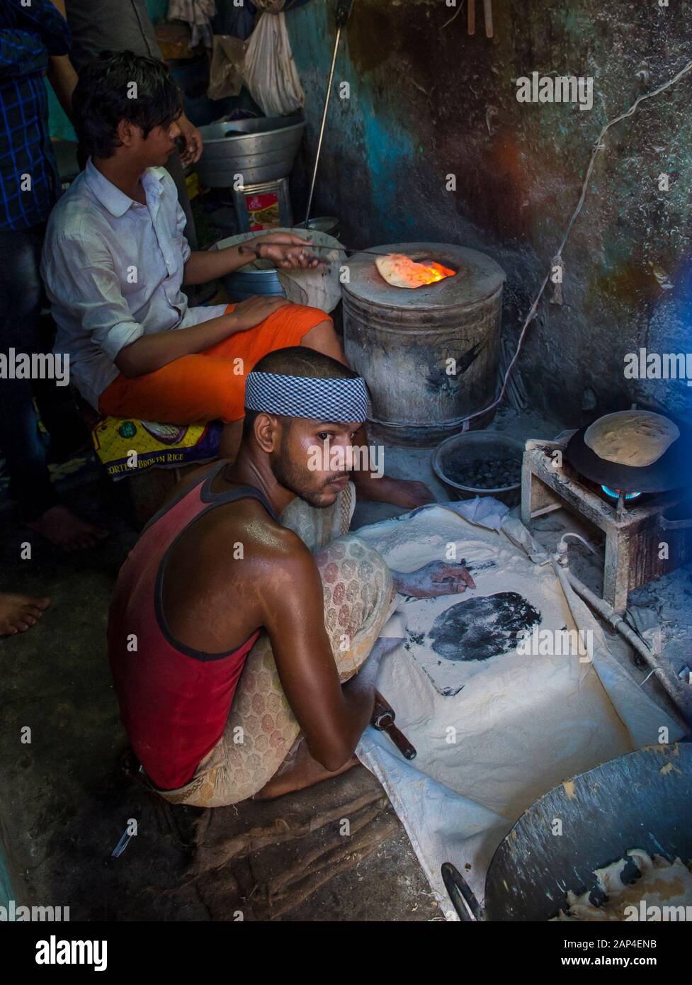 Dharavi slum area of mumbai hi-res stock photography and images - Alamy