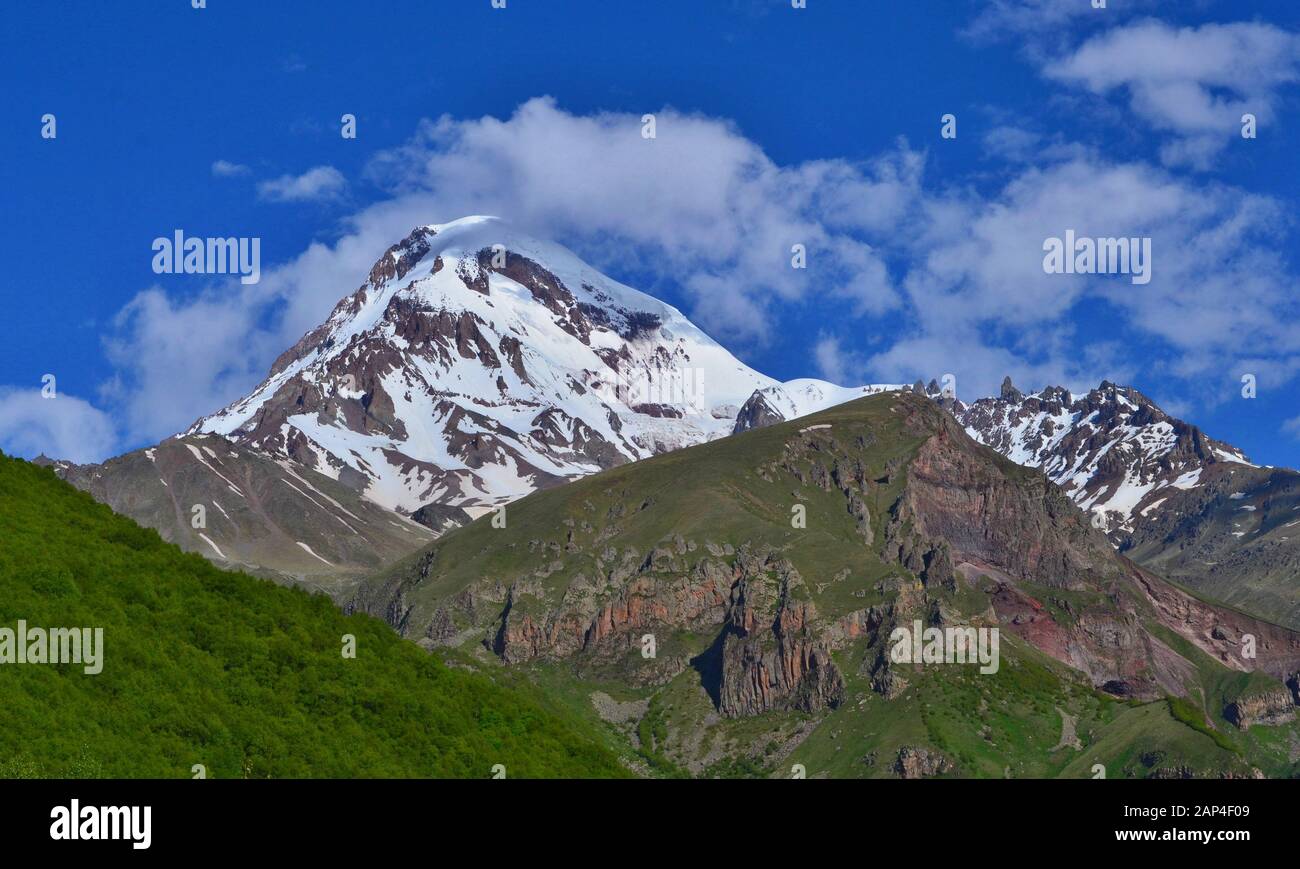 Mount kazbegi stepantsminda georgian hi-res stock photography and images - Alamy
