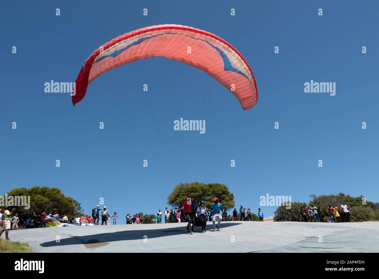 Hand glider hi-res stock photography and images - Alamy