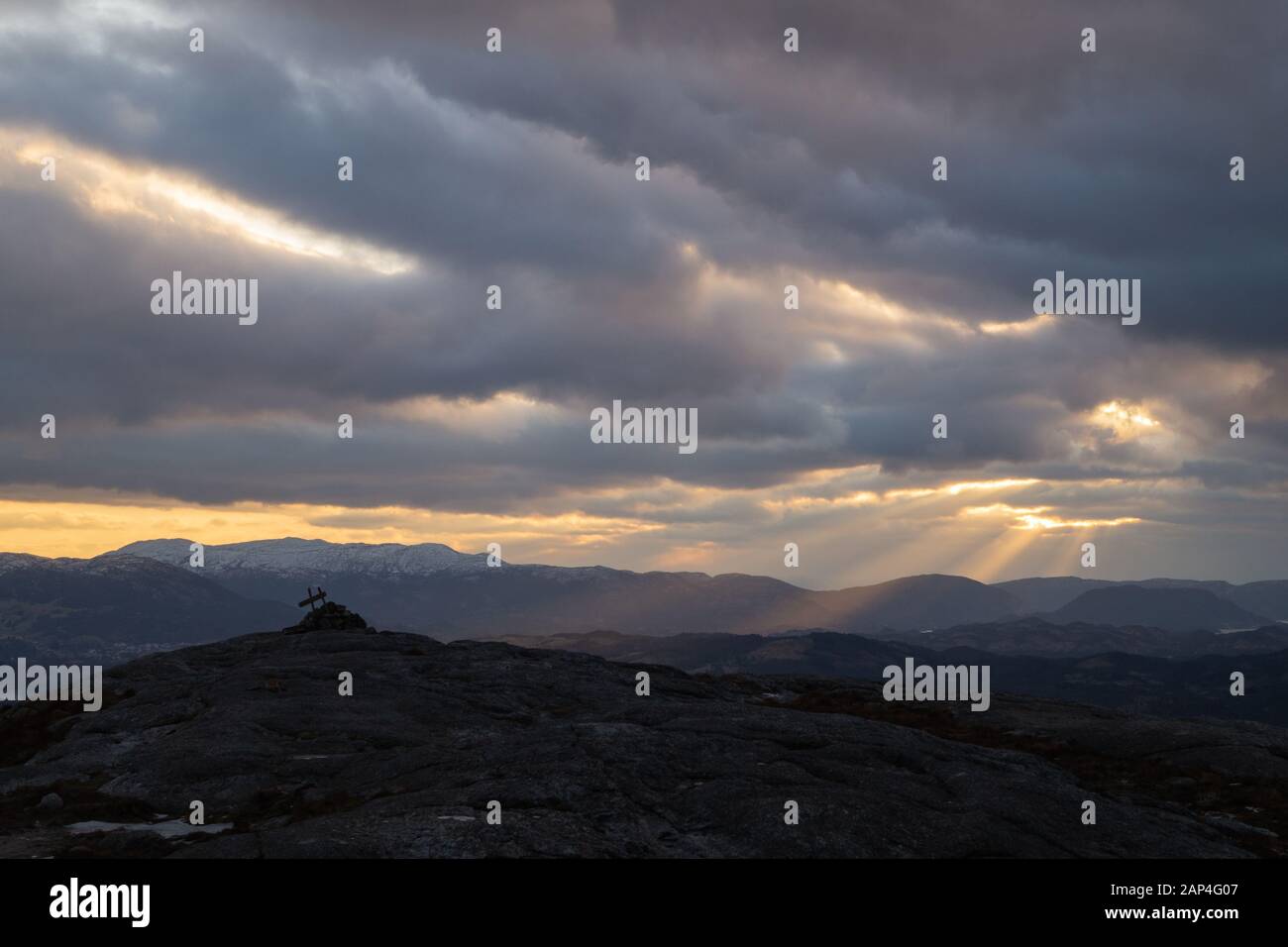 Mountain top with sunlight shining through clouds Stock Photo - Alamy