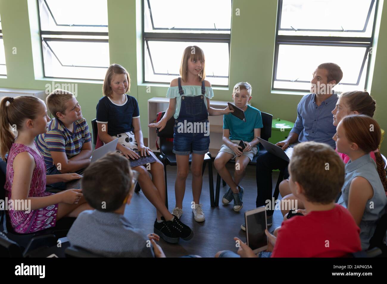 Laptop phone tablet circle hi-res stock photography and images - Alamy