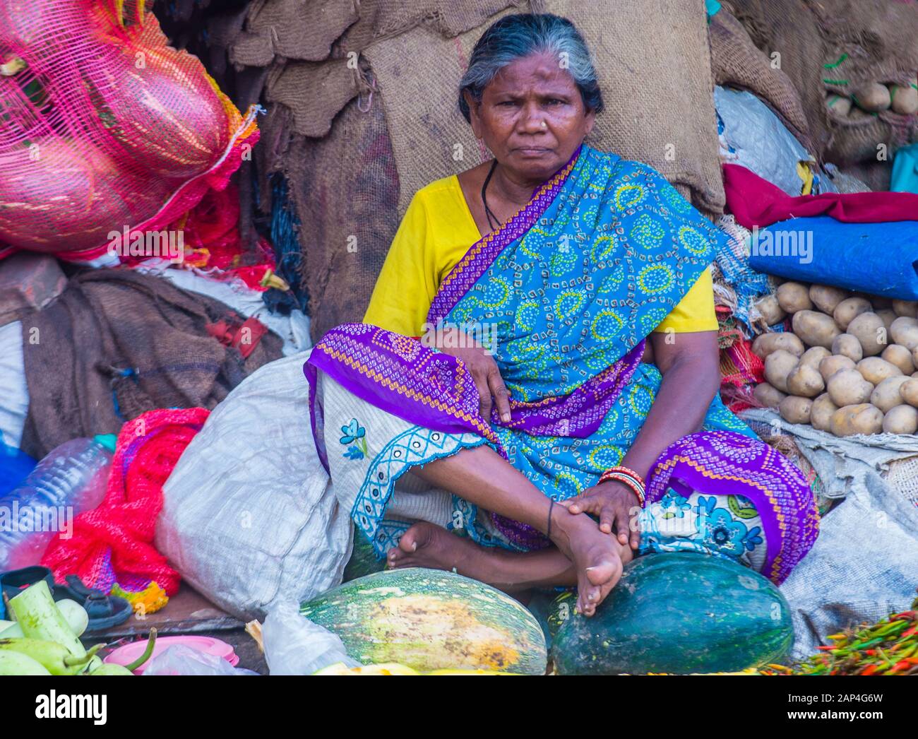 Indian woman in Dharavi neighborhood in Mumbai , India Stock Photo - Alamy