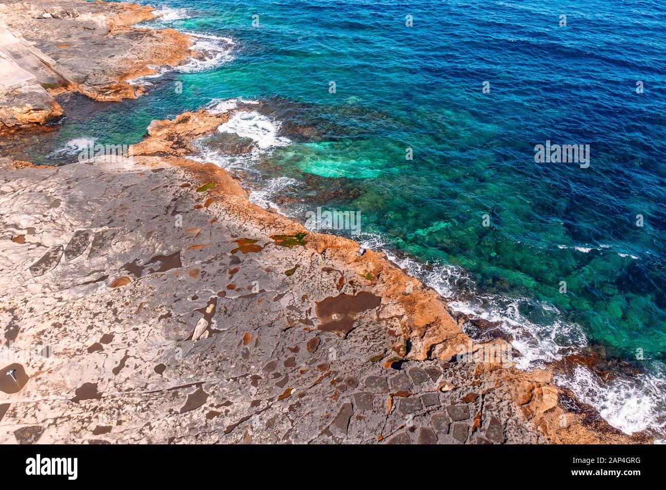 Overhead photo of blue sea hi-res stock photography and images - Alamy