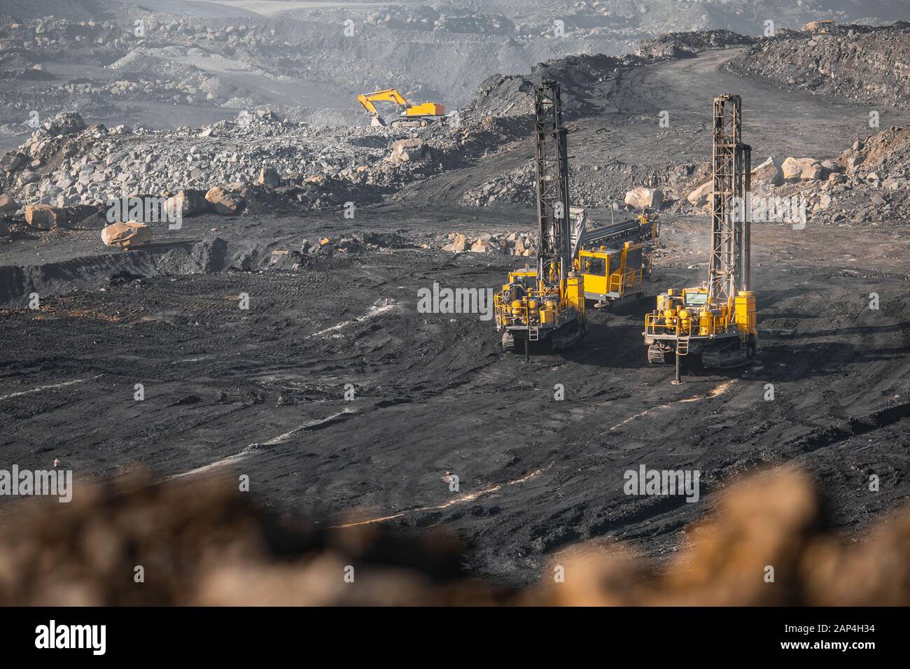 Drilling rigs borer drill wells for installing cast explosives blasting ...
