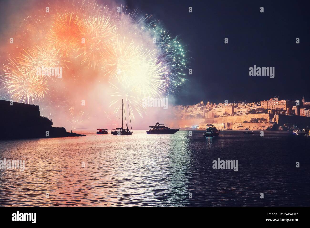 Malta fireworks festival hi-res stock photography and images - Alamy