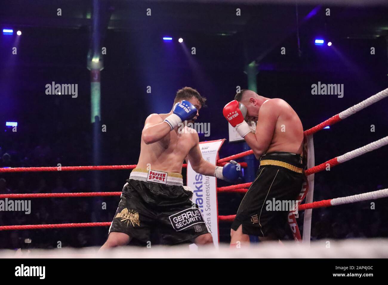 Boxkampf Ilja Mezencev gg Attila Kalman in der Stock Photo - Alamy