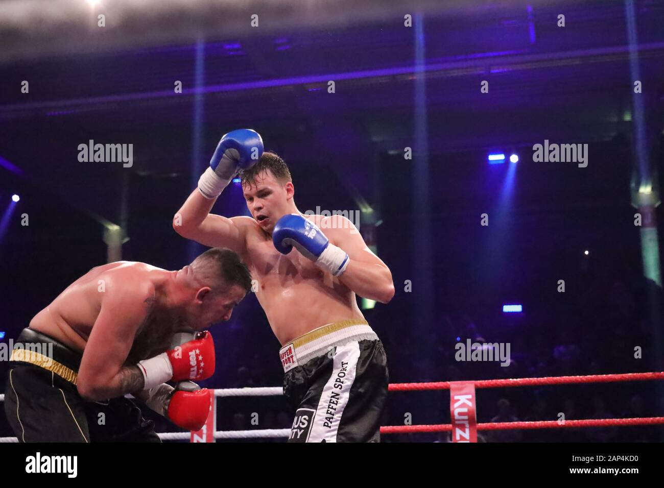 Boxkampf Ilja Mezencev gg Attila Kalman in der Stock Photo - Alamy