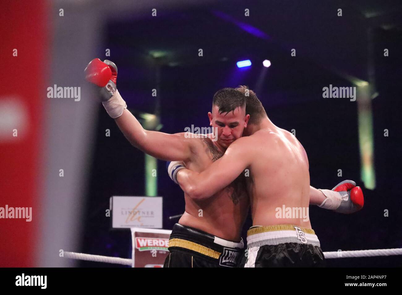 Boxkampf Ilja Mezencev gg Attila Kalman in der Stock Photo - Alamy