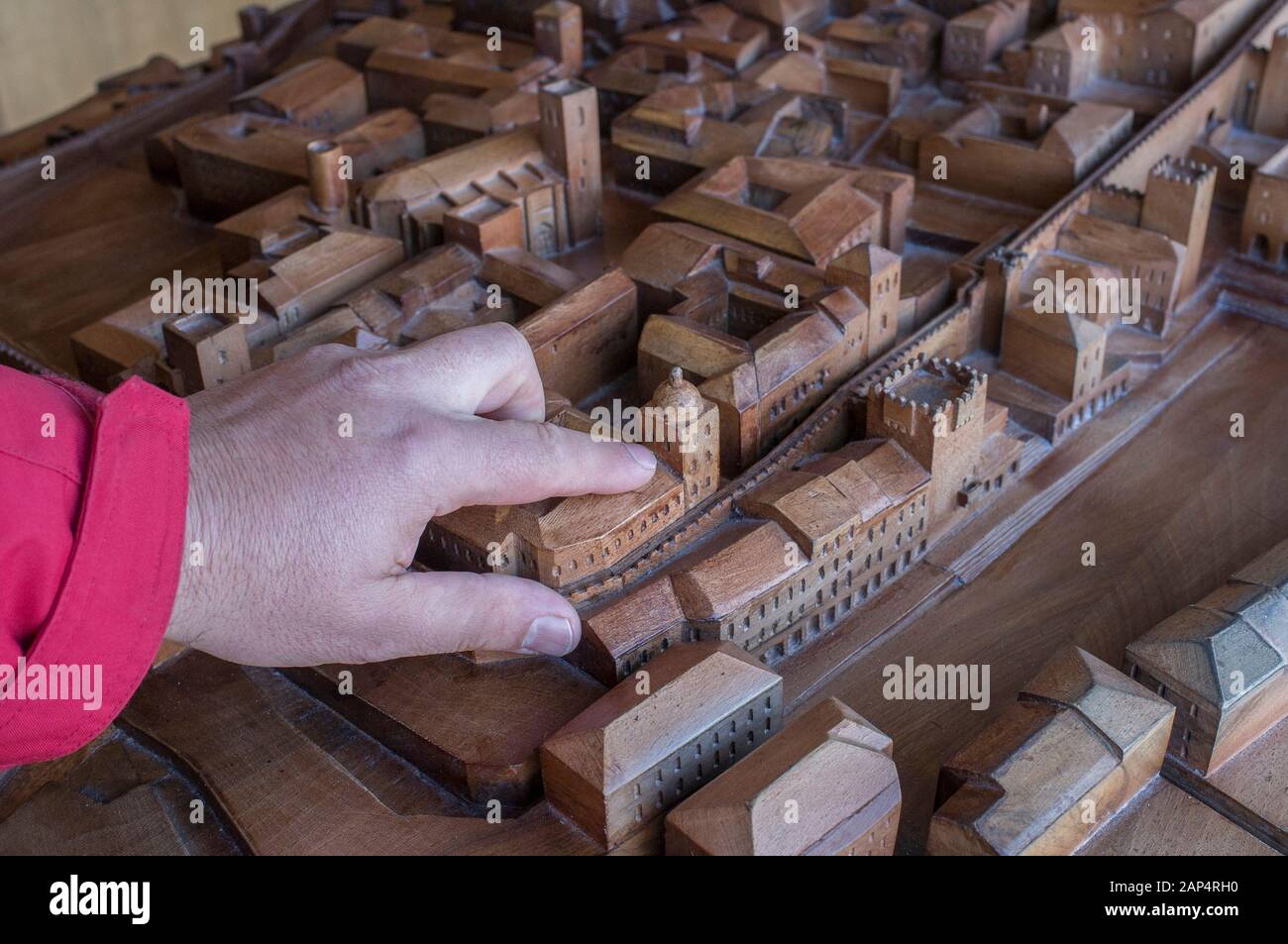 Monumental scale hi-res stock photography and images - Alamy