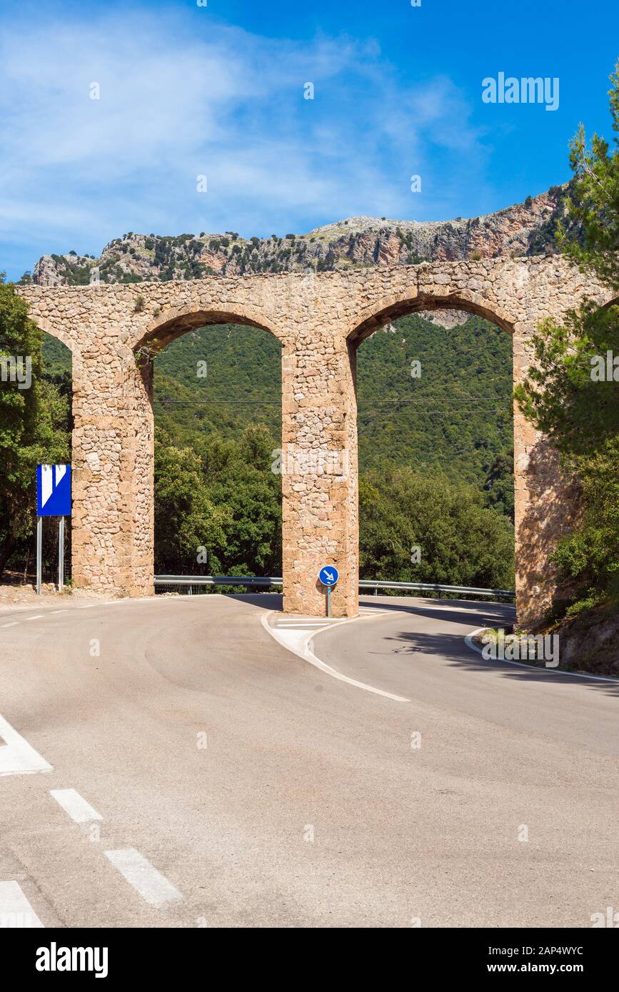 Old historic bridge hi-res stock photography and images - Alamy